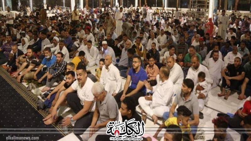 الالاف من المصليين يؤدون صلاة عيد الأضحى في مسجد الحسين أخبار وتقارير